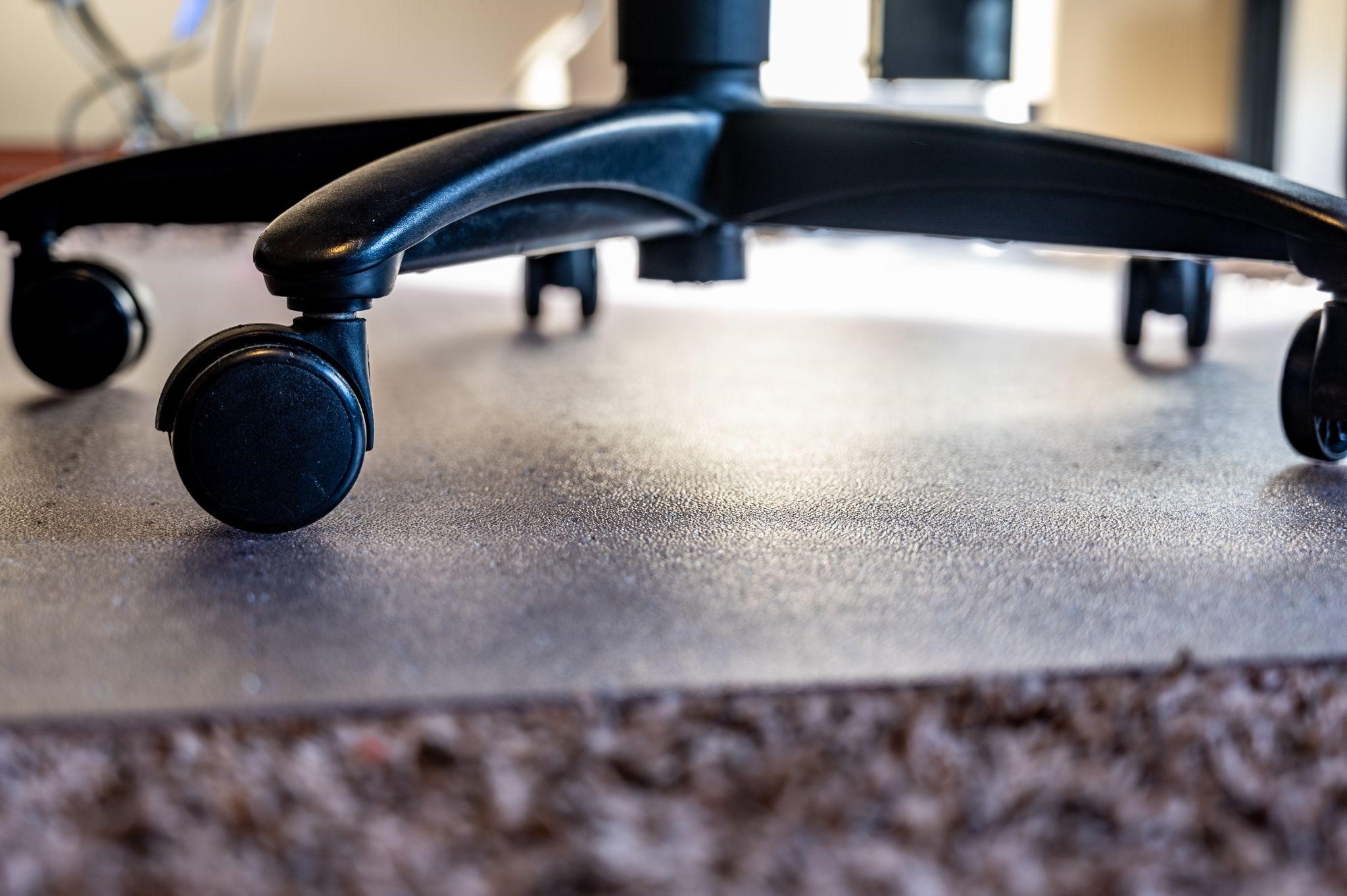 Bamboo Vs Vinyl Vs Glass Chair Mat for Carpet | Glass Genius