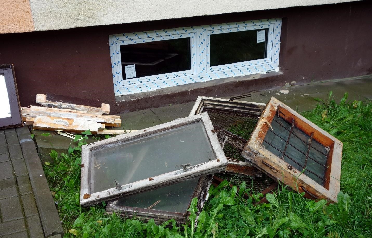 How to Replace Basement Window Glass? | Glass Genius